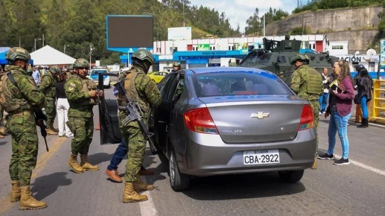 Ecuador Limits Border Crossings to 1 with Peru, Colombia