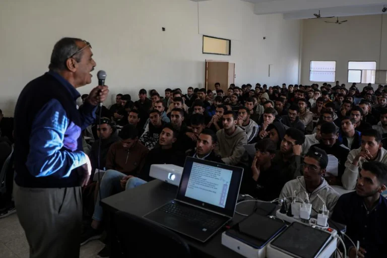 Universities in Gaza Reopen: A Hope Amid Ruins - teleSUR English