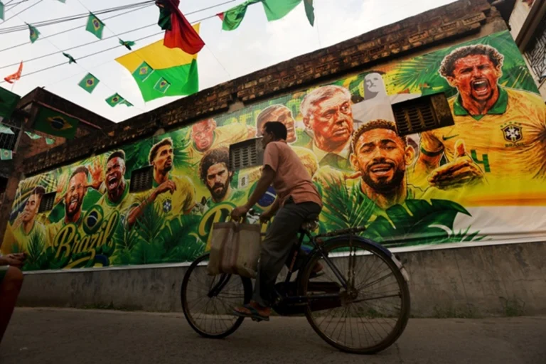India: Fans Paint Murals of Messi and Neymar Amid the 2026 World Cup ...